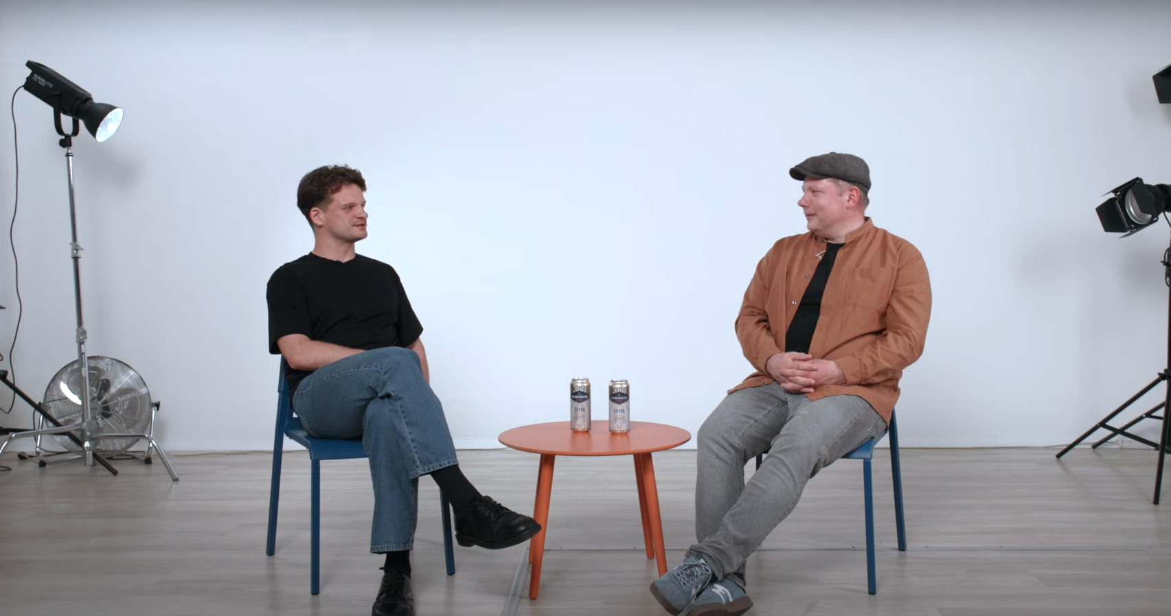 Author of Pietinia kronikas R. Kmita and film star Dž. Grinys went head ...